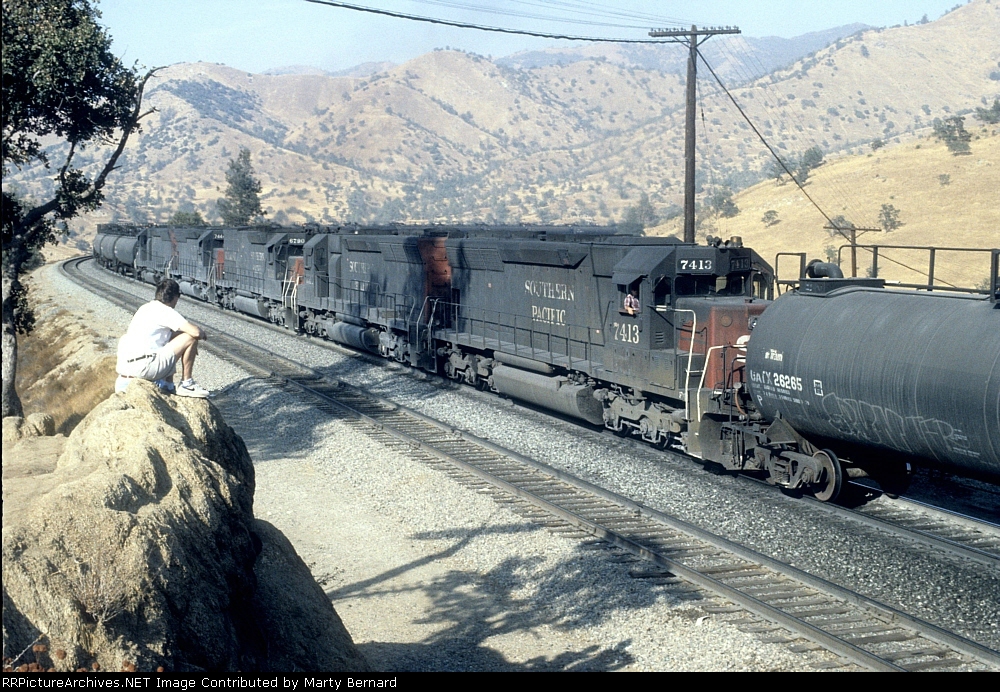 Mid-Train Helpers With SB "Cans" on Tehachapi Loop